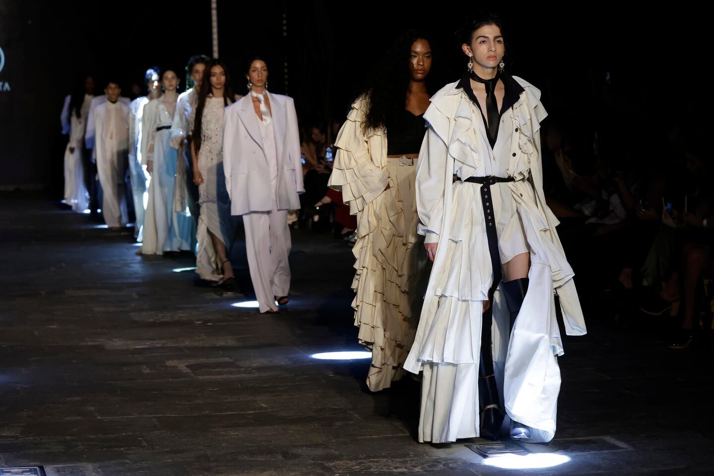 Diseñador panameño Moisés Sandoya impacto con su colección | La Nación