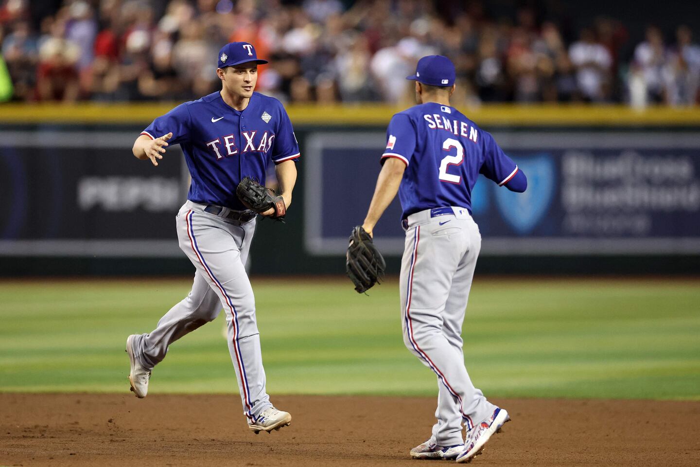 Rangers vencen a D’Backs y ponen la Serie Mundial 2-1 a su favor | La ...