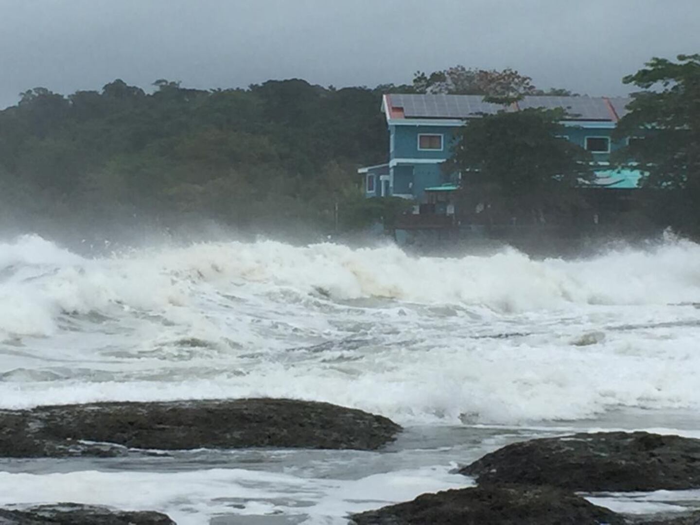 CNE decreta alerta verde en el Pacífico por mareas altas | La Nación
