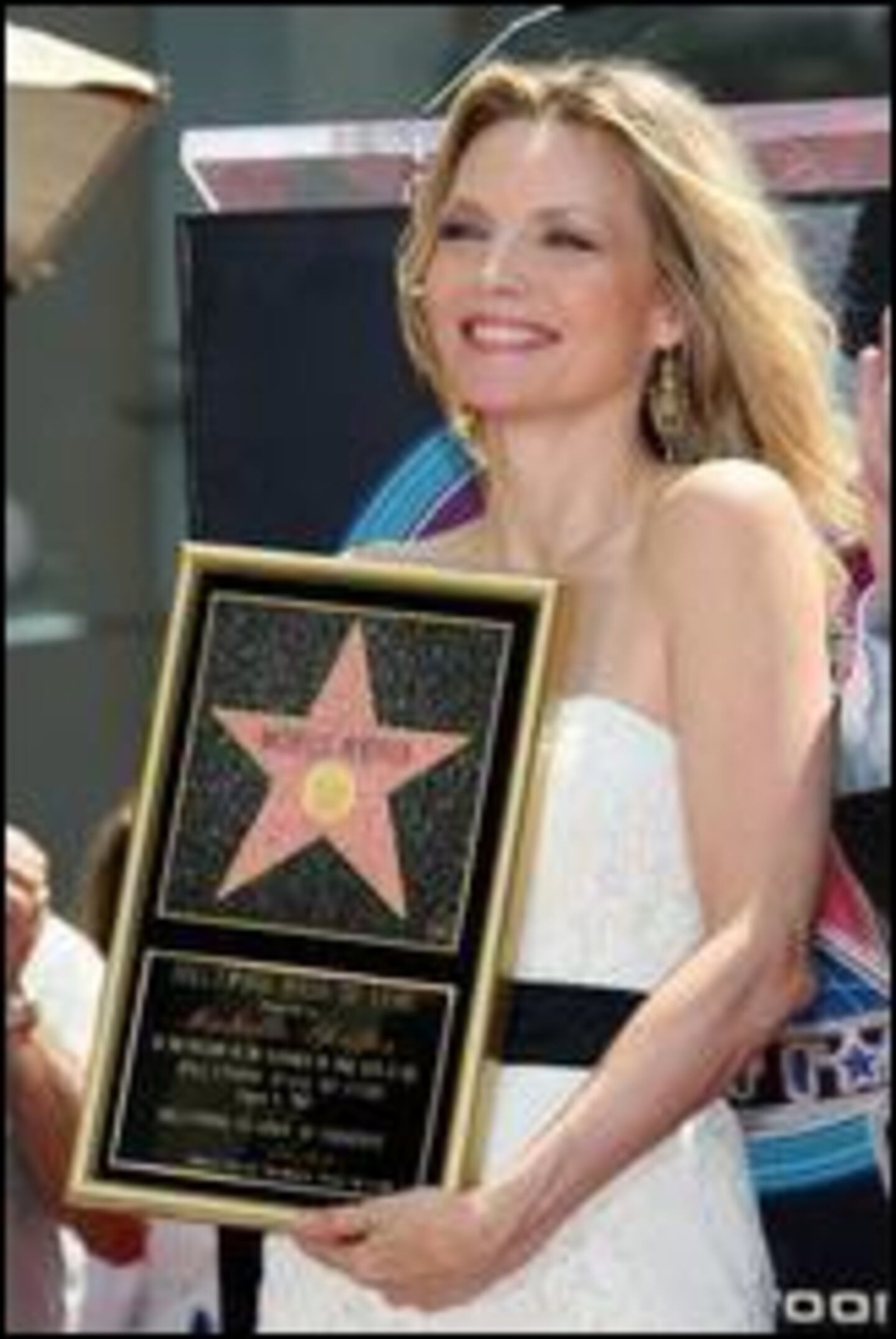 Michelle Pfeiffer recibe una estrella en el paseo de la fama de ...