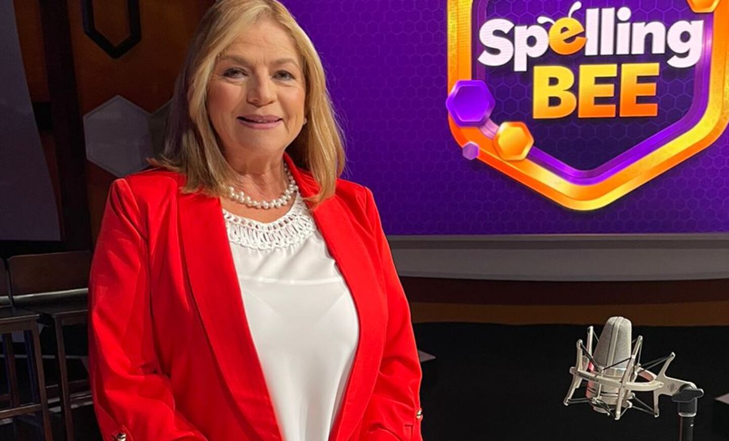 Ella es Rosa María Solano, la voz maternal que deletrea con los niños ...