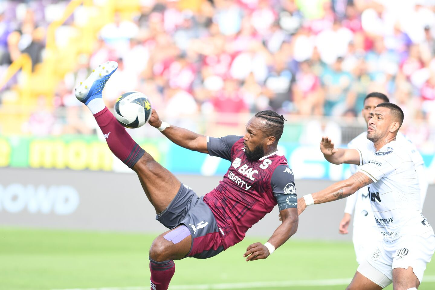 José Giacone se quita la presión y explica por qué usa a Kendall Waston ...