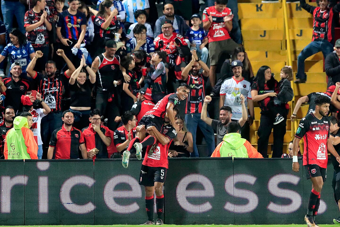 Aarón Suárez vive su mejor torneo con Alajuelense: ‘Para mí no es ...