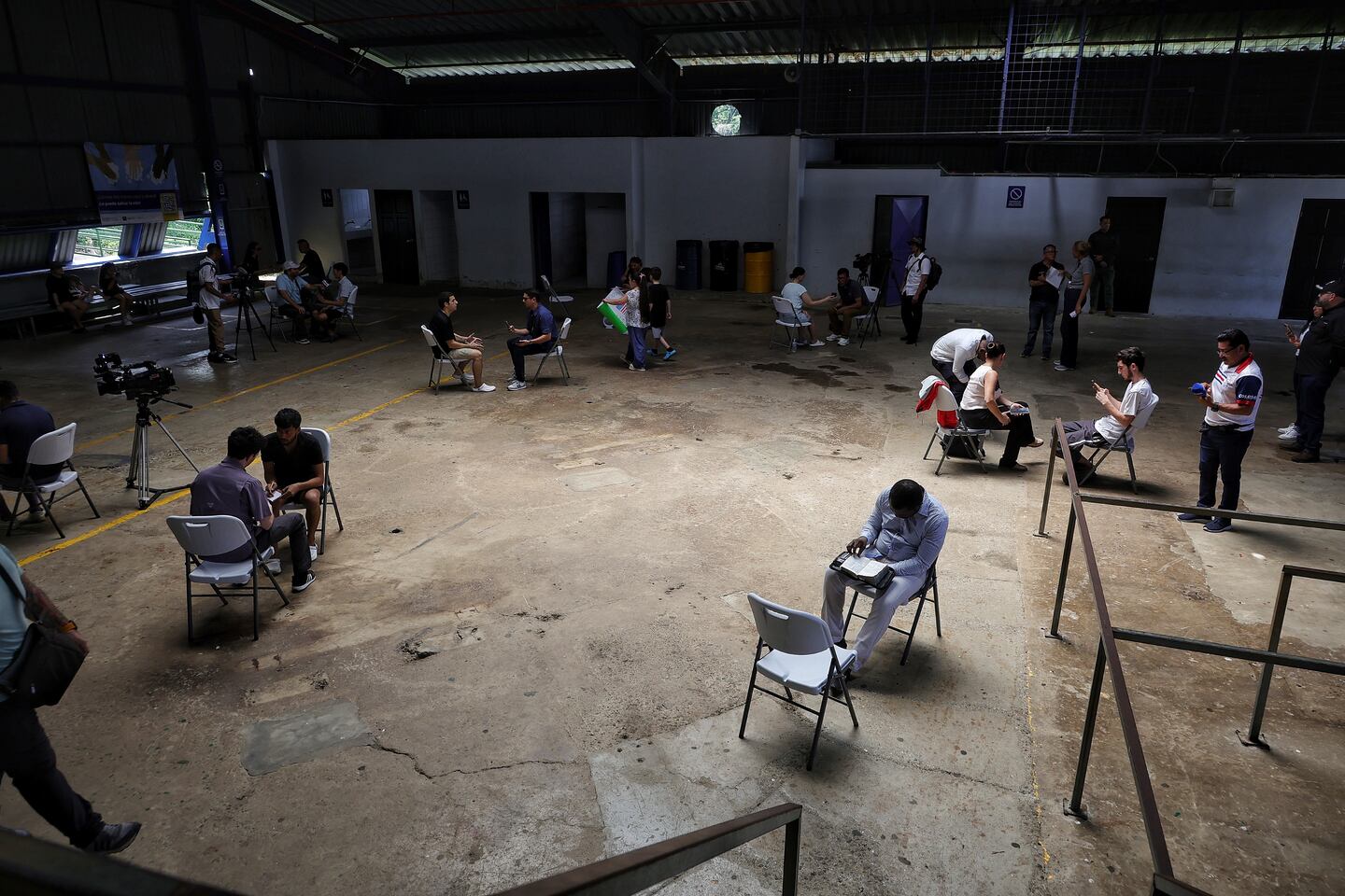 Seis migrantes deportados por Trump se fugan del Catem en Costa Rica ...