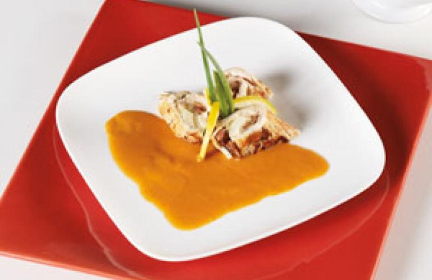 Pollo relleno en salsa húngara | La Nación