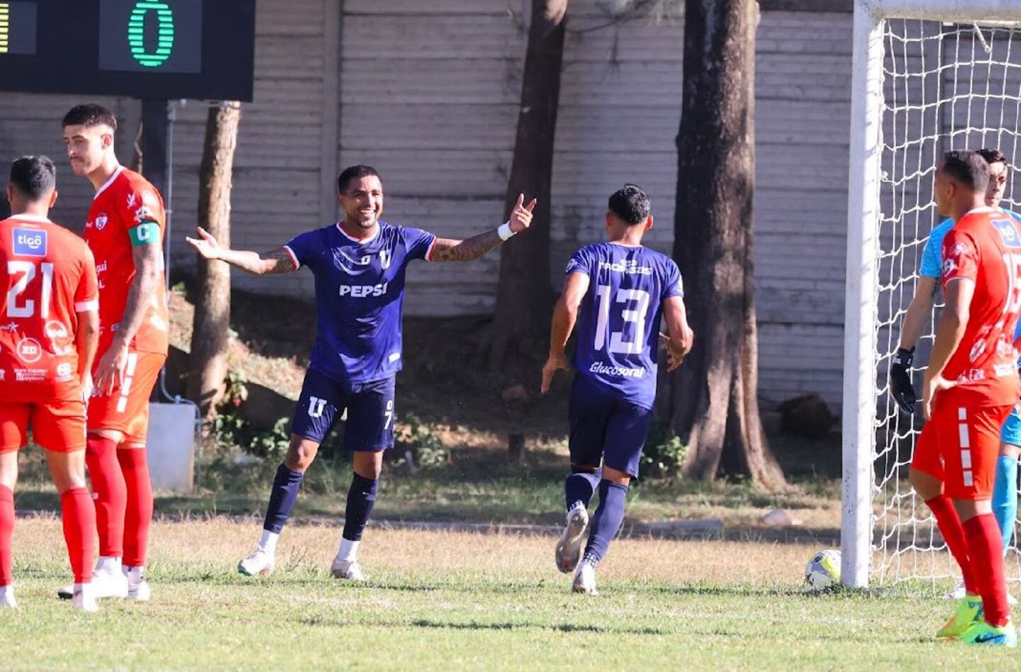 El prometedor exdelantero de Saprissa que fue fulminado en redes ...