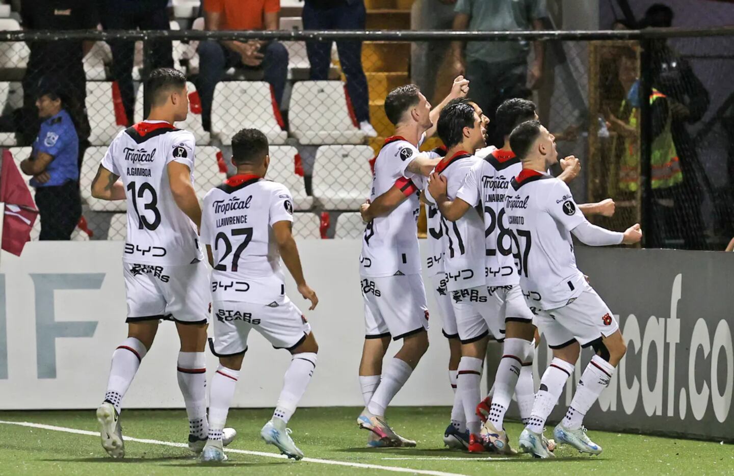 ¿Por qué la mano de Ian Lawrence no fue penal en partido Real Estelí vs ...