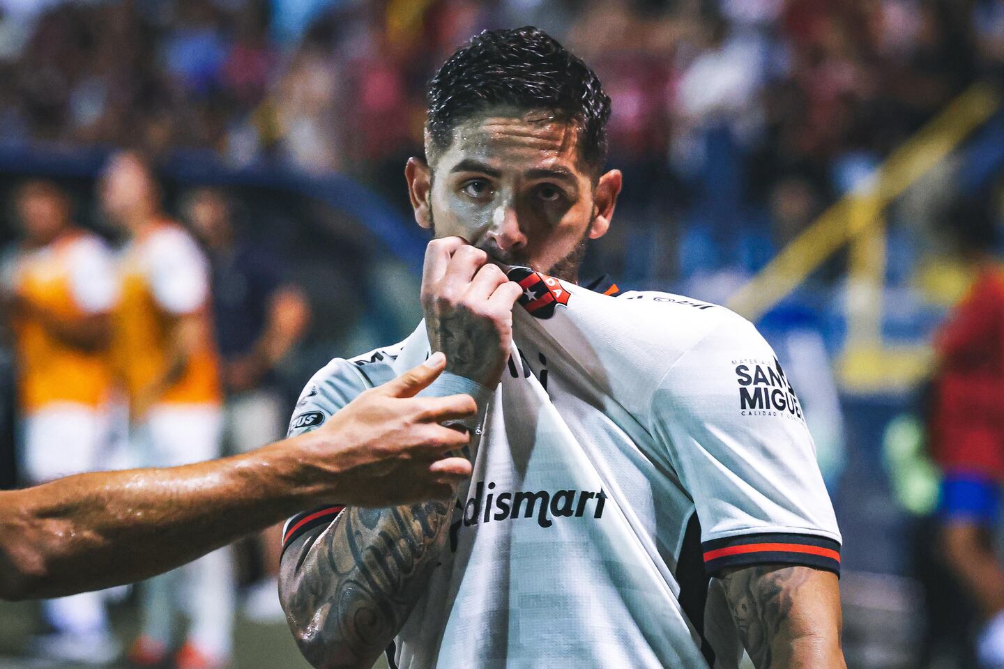 Jonathan Moya destapa qué lo enojó para no hablarle a influencer... Y ...