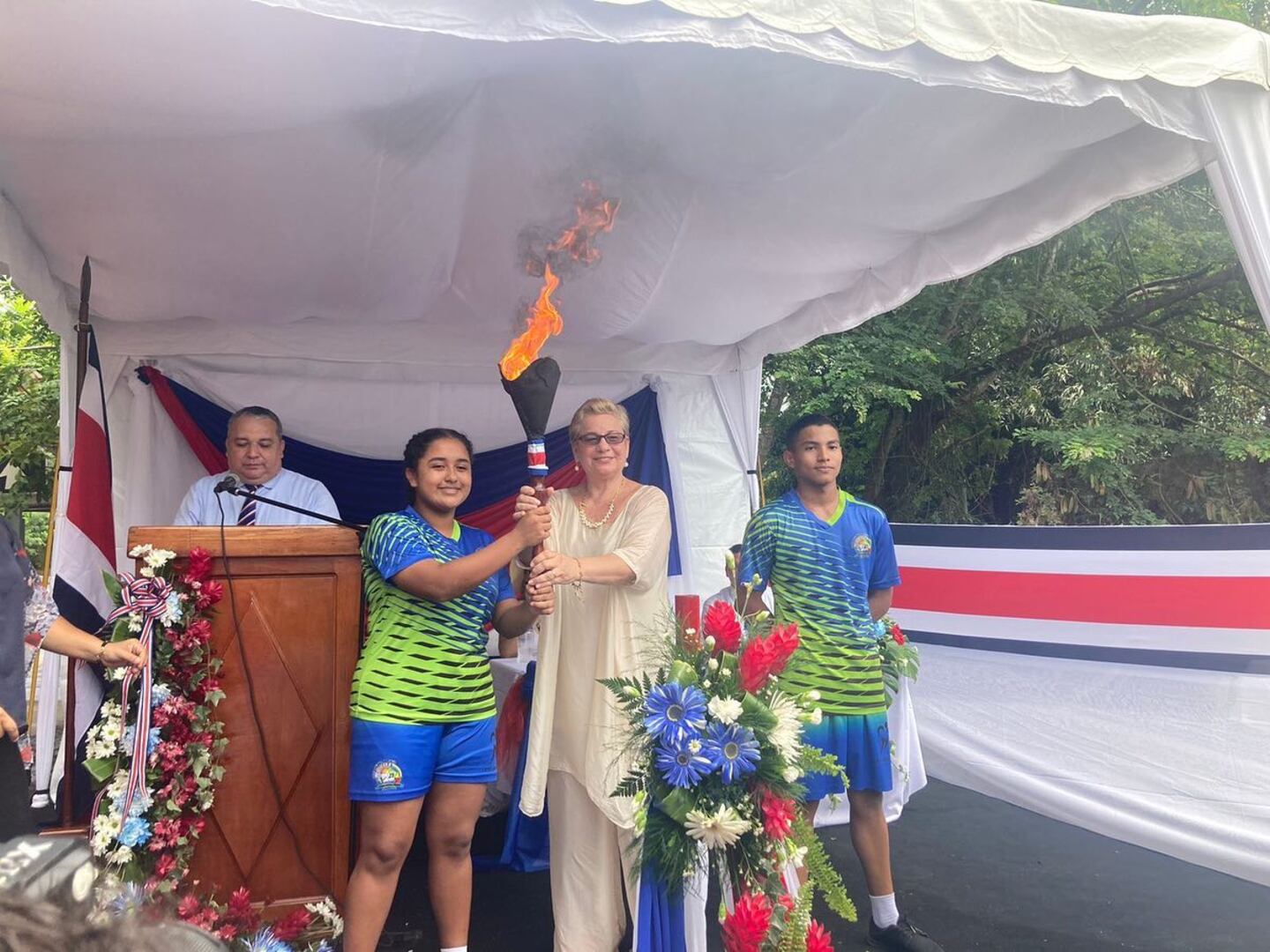 ¡Antorcha de la Independencia llega a Costa Rica! Estudiante de La Cruz ...