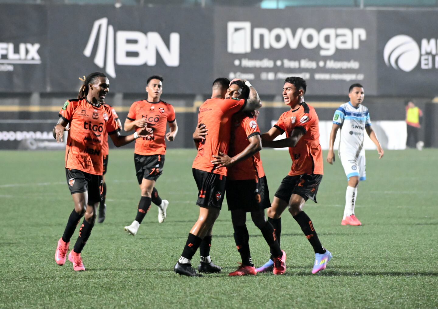 Puntarenas FC avanza a las semifinales de la mano de su hijo pródigo ...