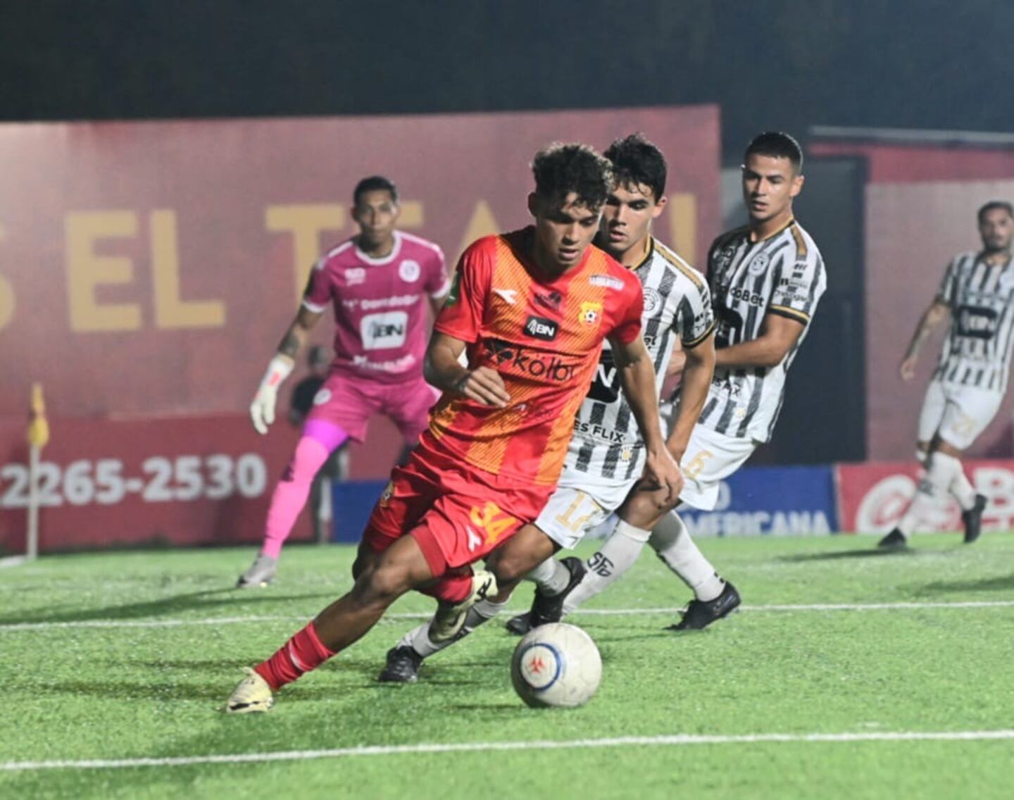 Andy Rojas aún podría subirse al avión de la Selección de Costa Rica en ...
