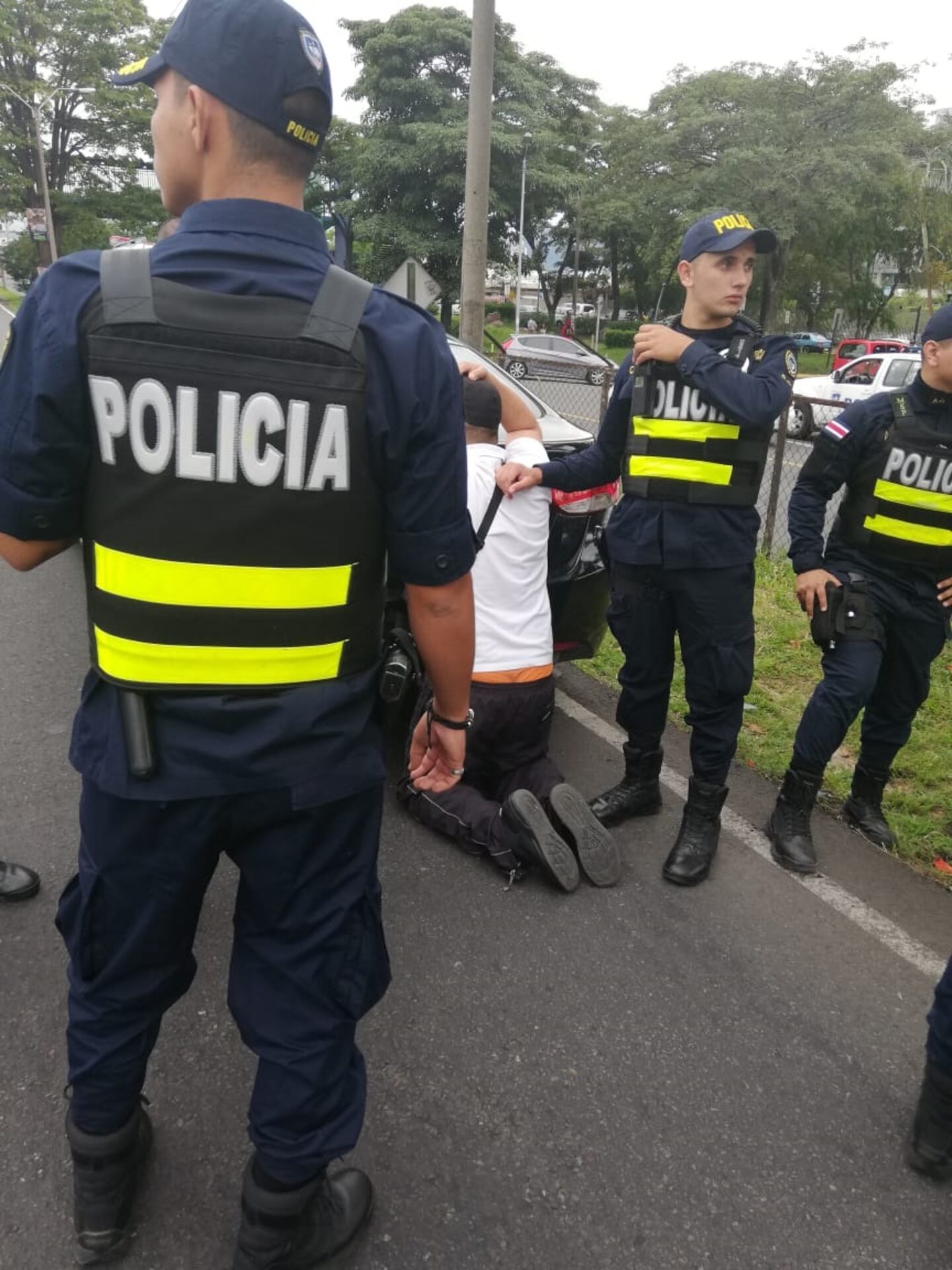 Policía arresta luego de persecución de seis km a tres sujetos que ...