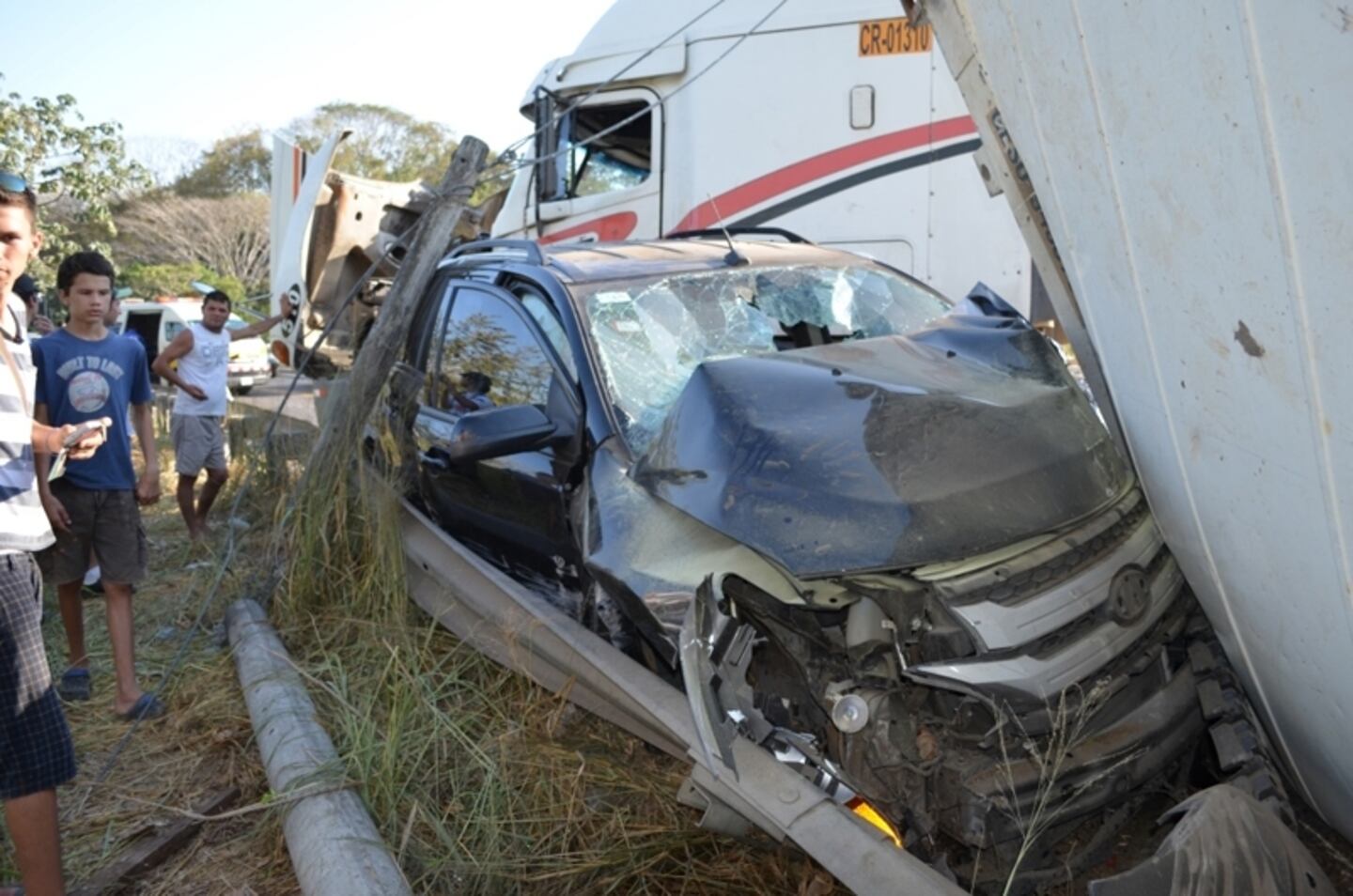 Tráiler golpea el vehículo de Froylán Ledezma | La Nación