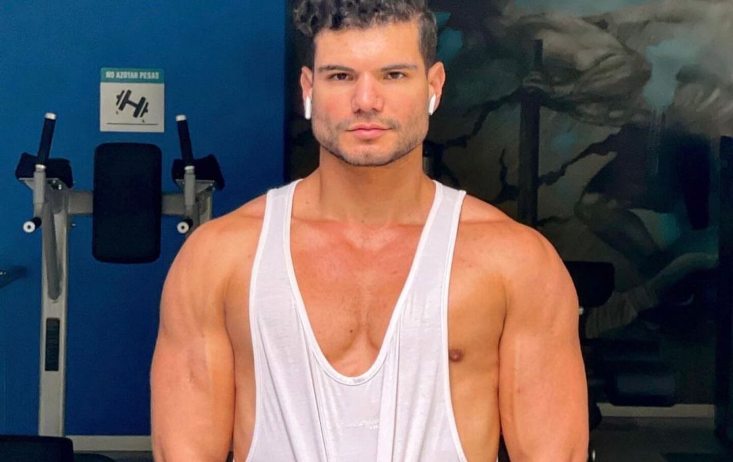 Gemelo tico Douglas Castillo avanza a la final de ‘Los 50′, ‘reality ...