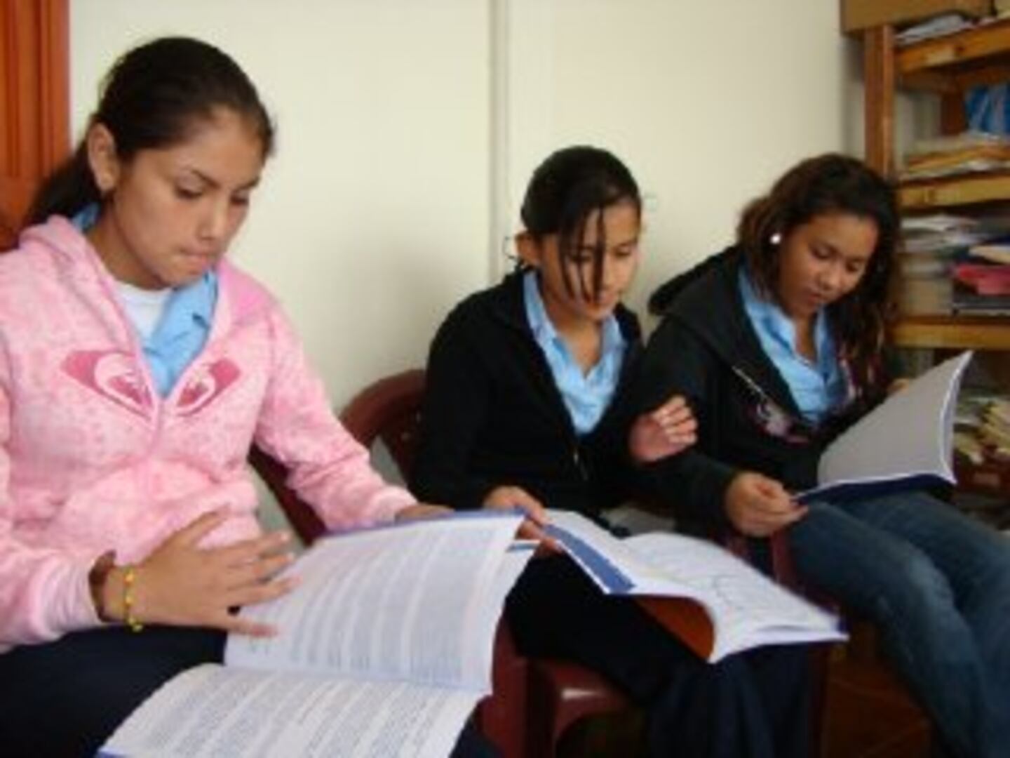 160 mil alumnos de secundaria recibirán este año una beca del programa ...