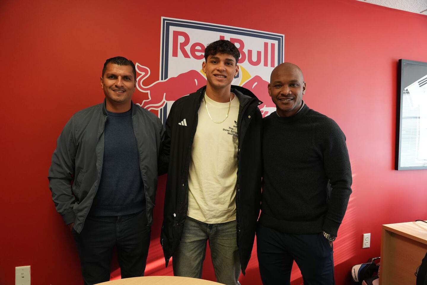 Andy Rojas se emociona al despedirse de la afición del Herediano con un ...