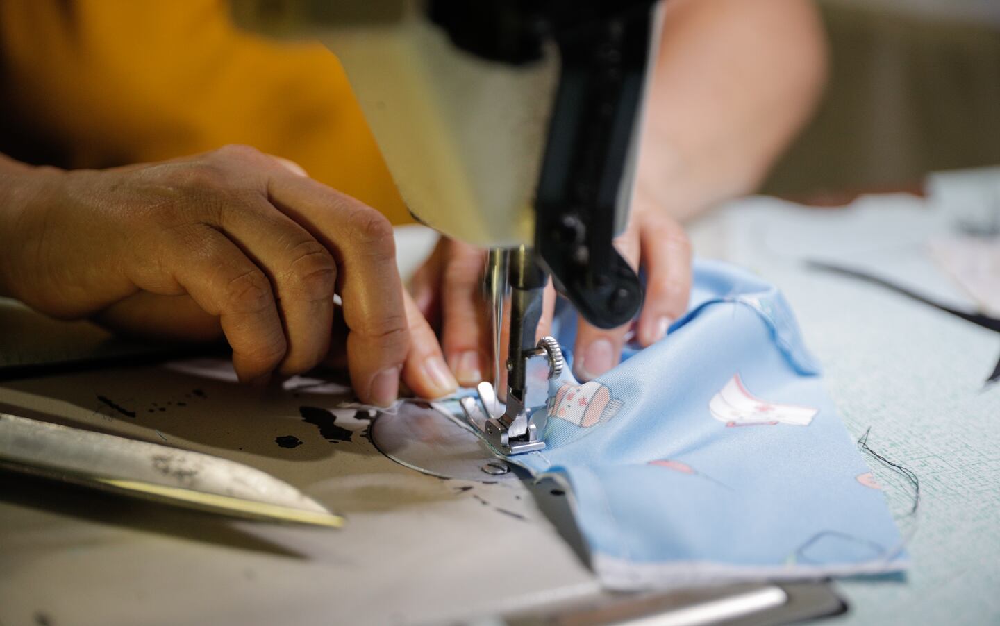 ¿Tiene ropa rota? En Reparatón se la arreglan gratis | La Nación