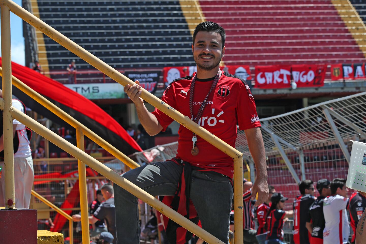 Jonathan Valbuena, el colombiano que tiene 15 años de ir fielmente a ...