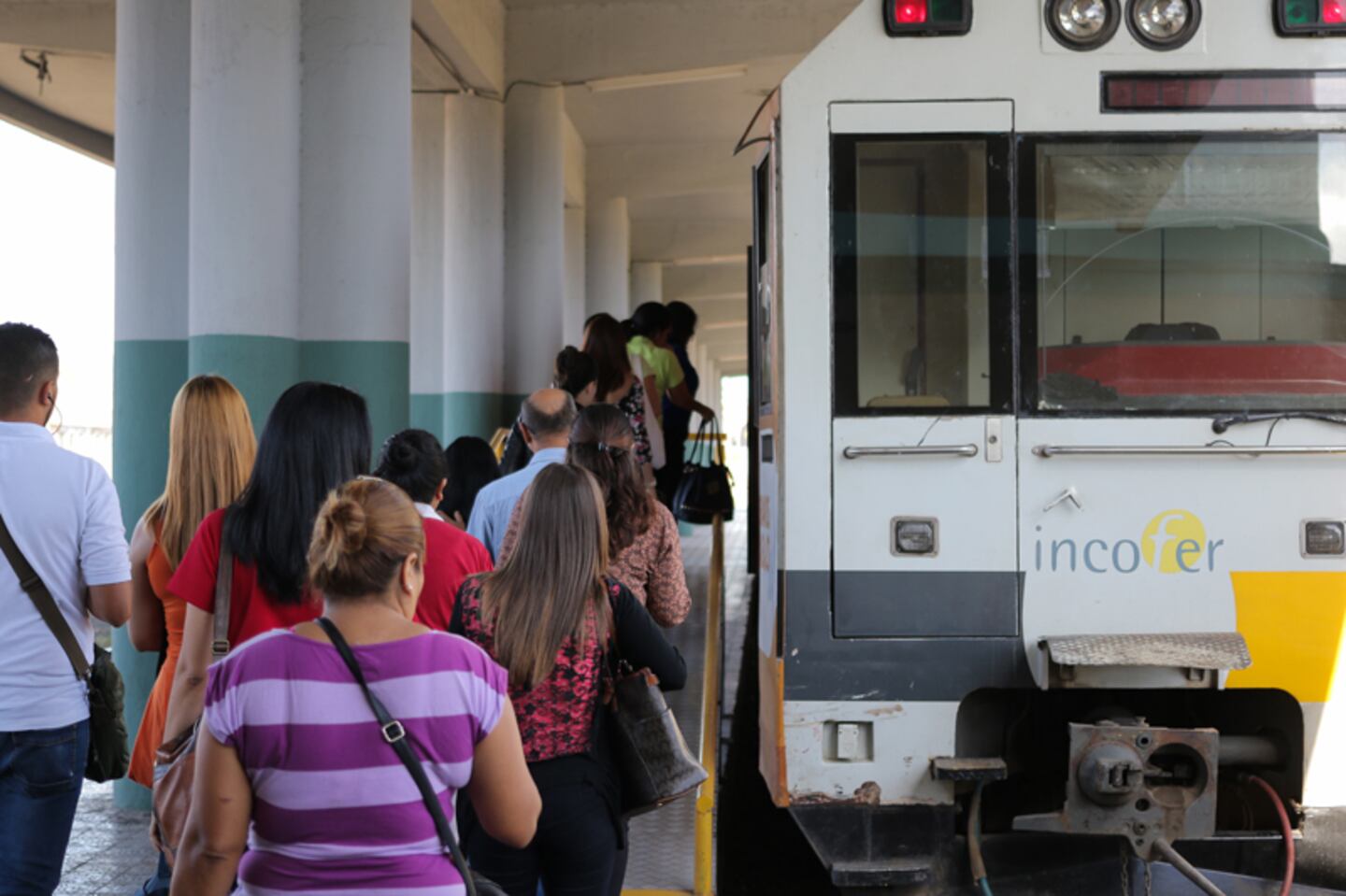 Incofer acude a locomotoras viejas para cumplir horarios | La Nación