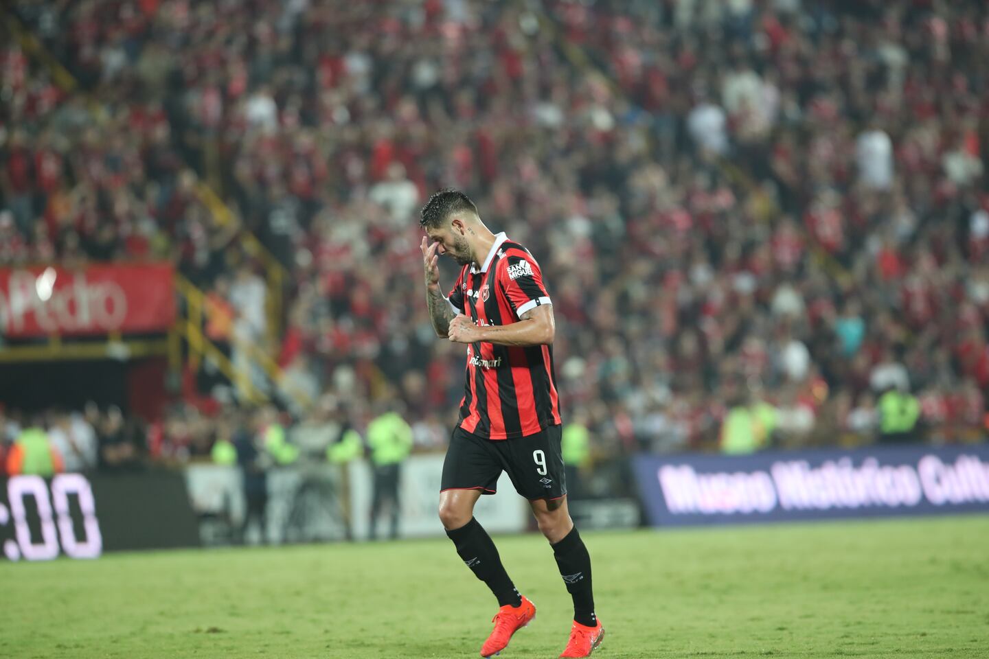 Jonathan Moya explica por qué perdió un invicto que conservó por años ...