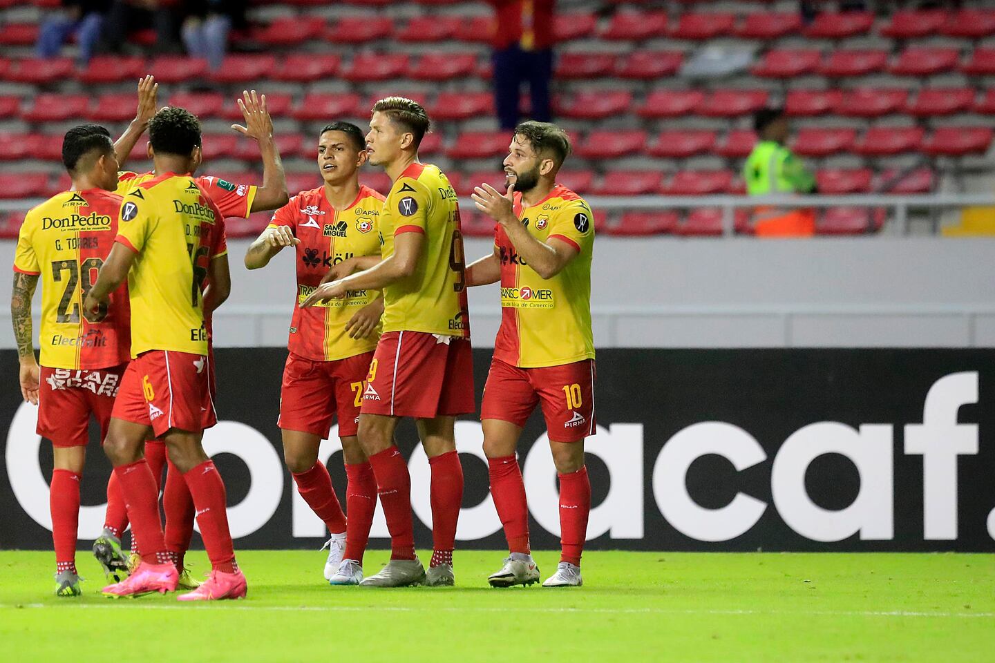 El niño al que su padre llevaba en moto al Rosabal Cordero ya creció en ...