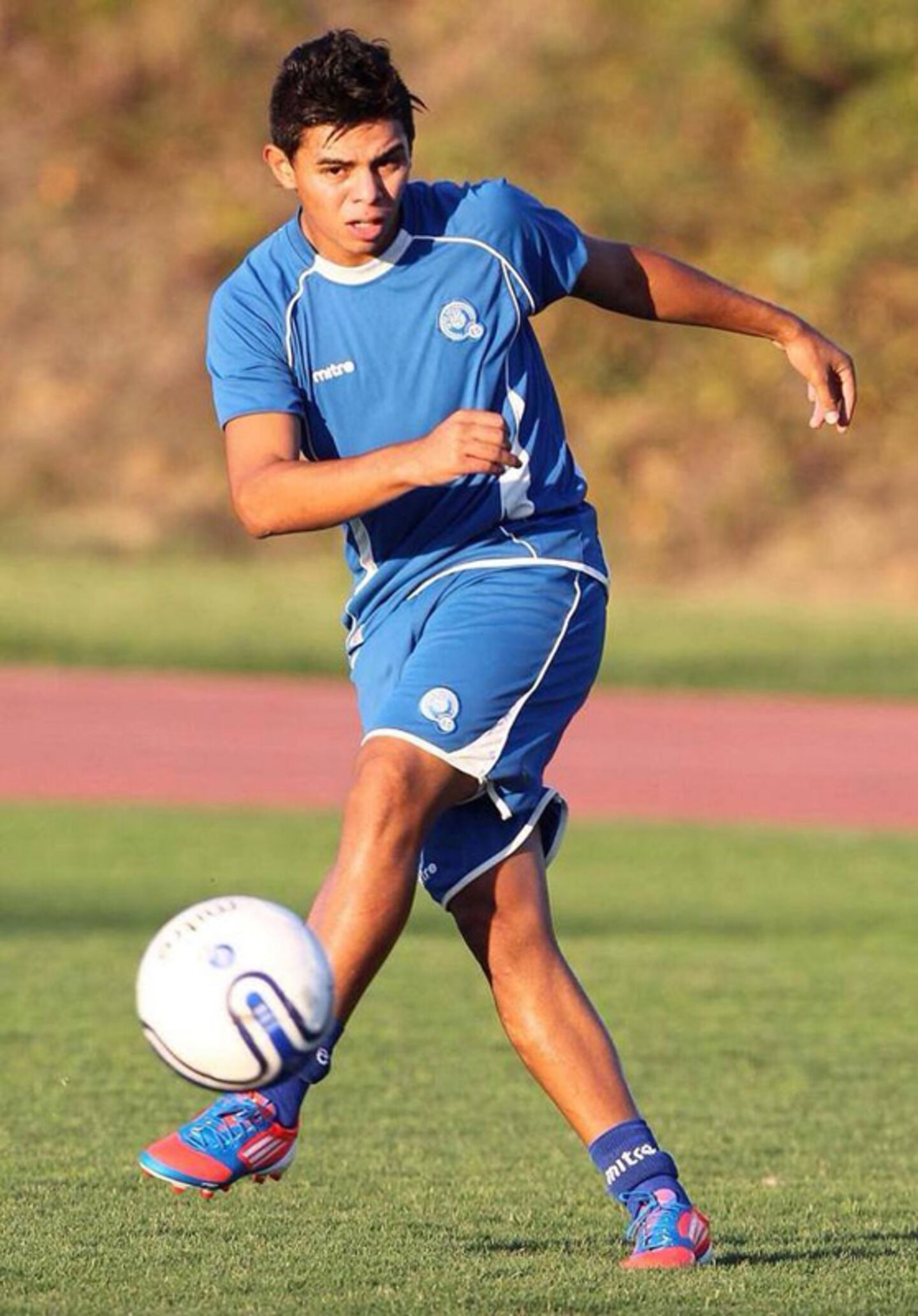 Volante florense Alexánder Larín abrió la victoria de El Salvador | La ...