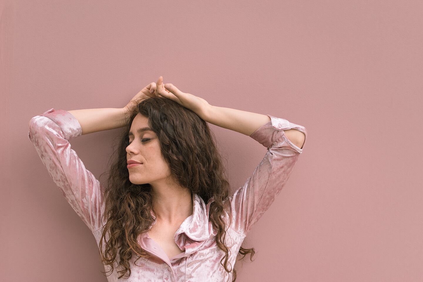 Elizzabeth inicia su etapa como solista con el lanzamiento de su primer ...