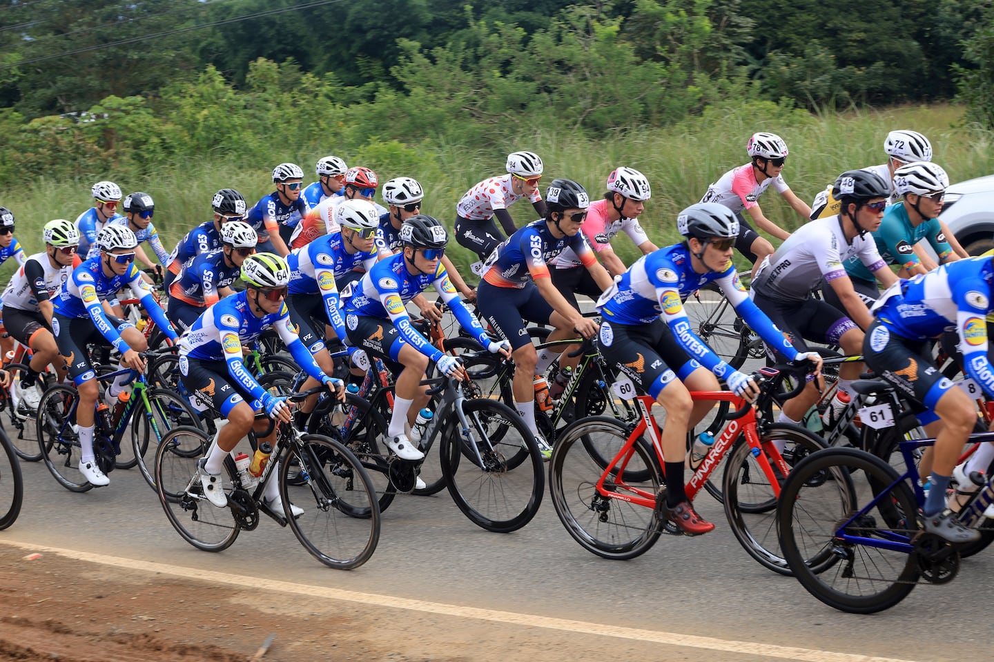Donovan Ramírez y Alondra Granados se aferran a la camiseta amarilla en ...