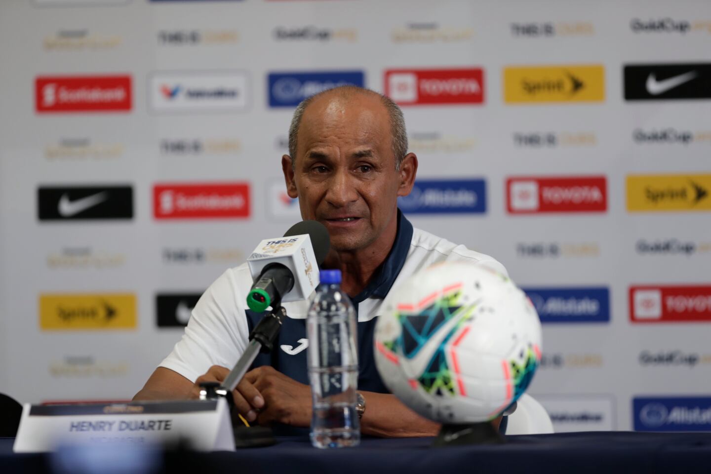 Henry Duarte, el niño que descalzo vendió chicles en la calle y logró ...