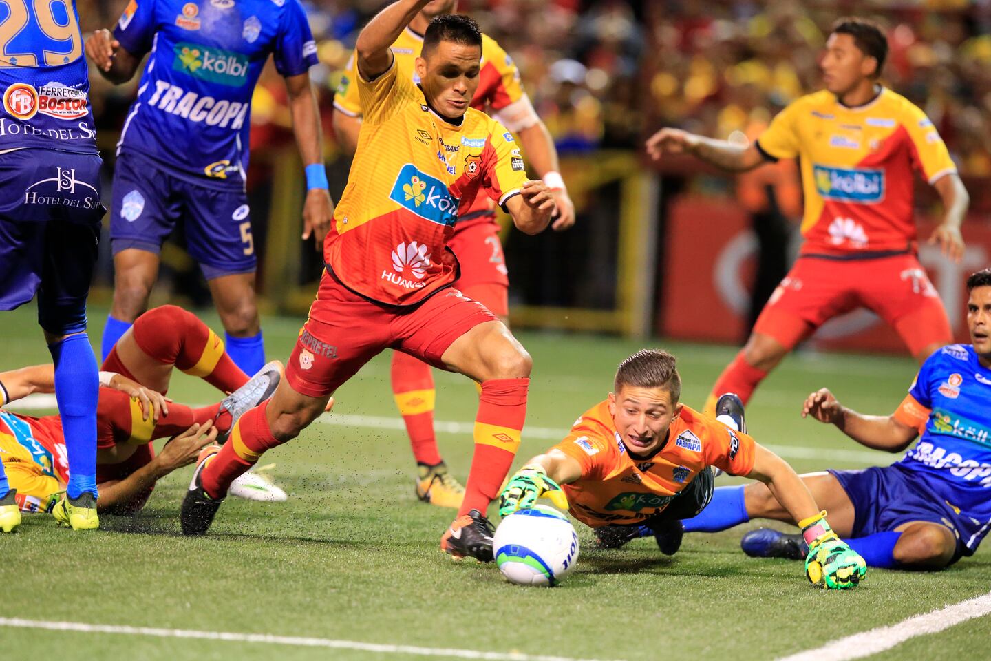 Un susto alarga el regreso de Bryan Segura, portero de Pérez Zeledón ...