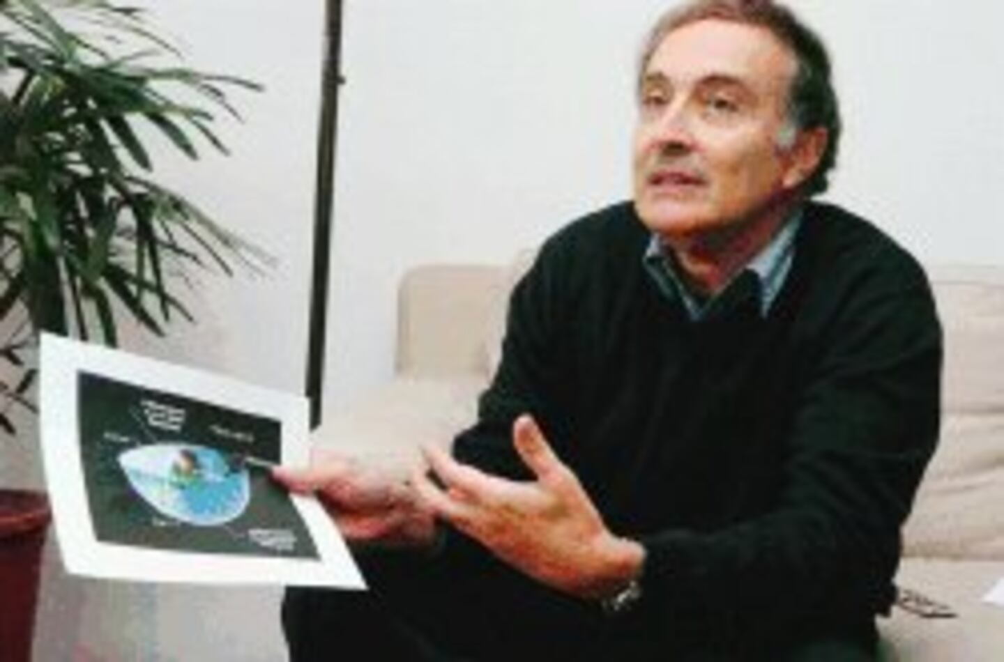 Físico costarricense tras la estructura del protón | La Nación