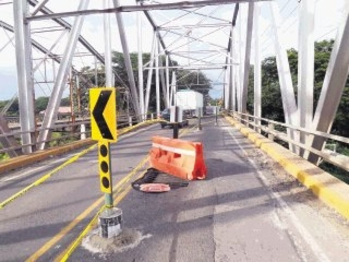 Daño en losa afecta puente sobre el río Tempisque | La Nación