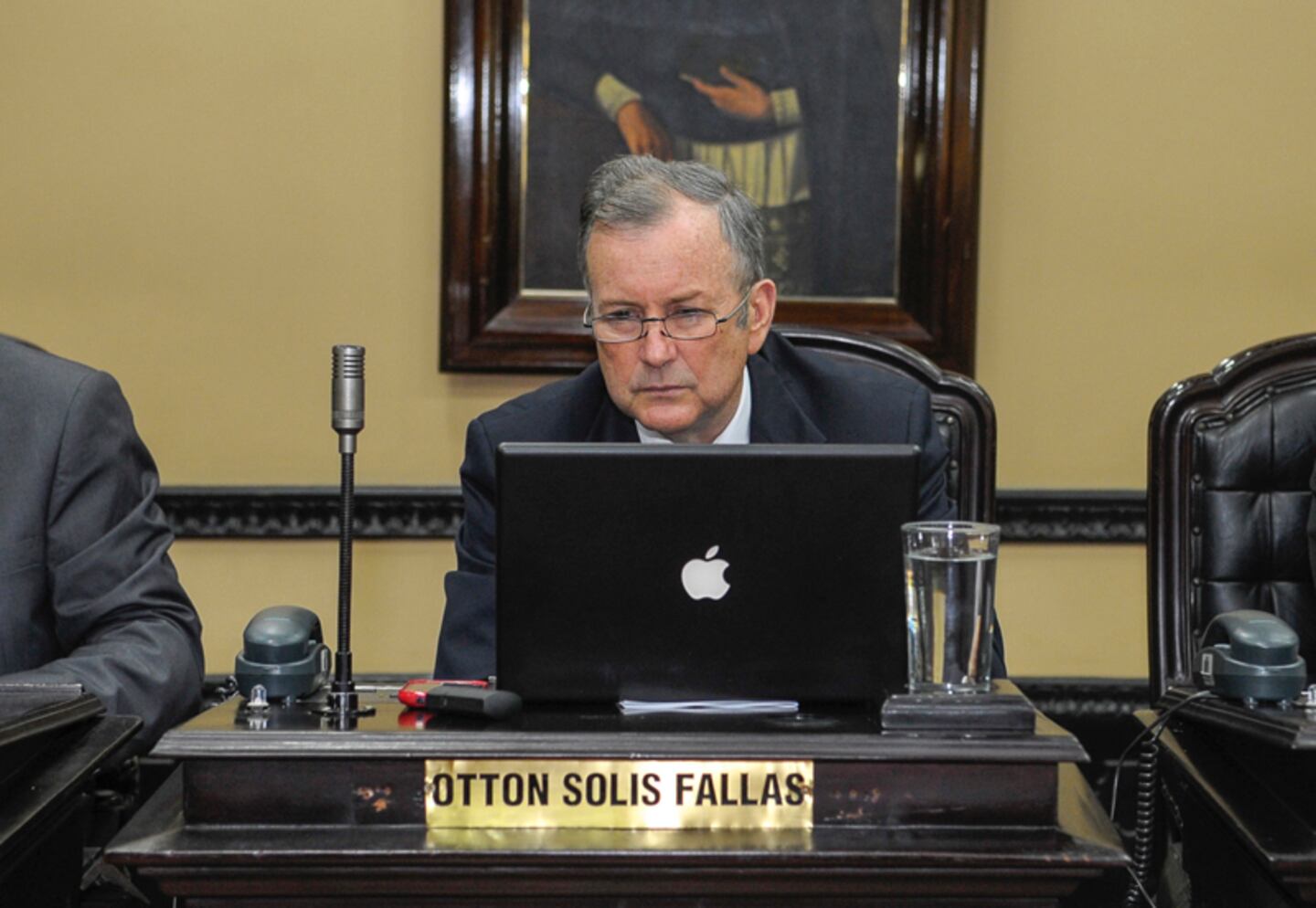 Ottón Solís pasará el ‘hacha’ a presupuesto del Gobierno | La Nación