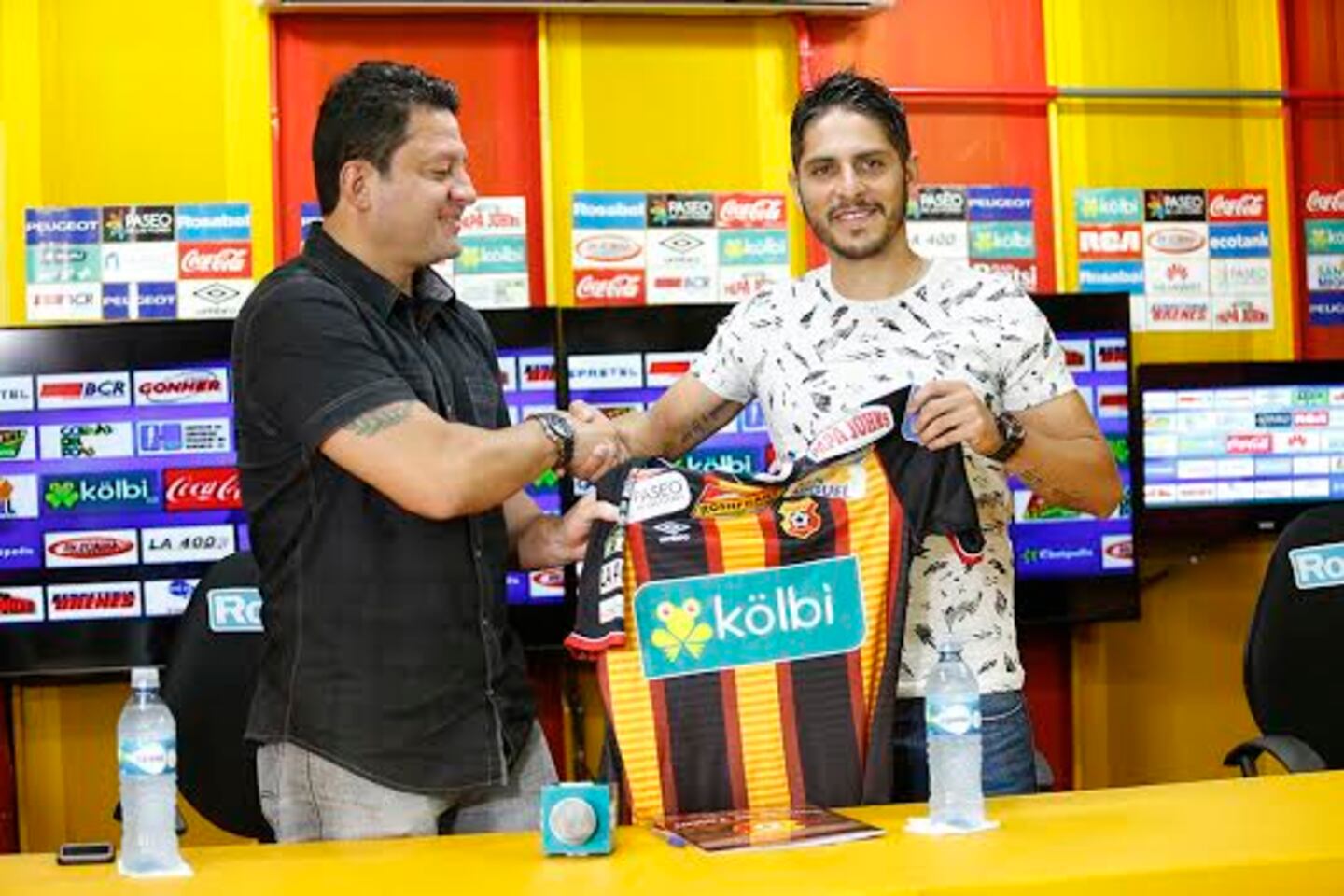 Mexicano Edgar 'Tepa' Solís fue presentado como nuevo jugador del ...