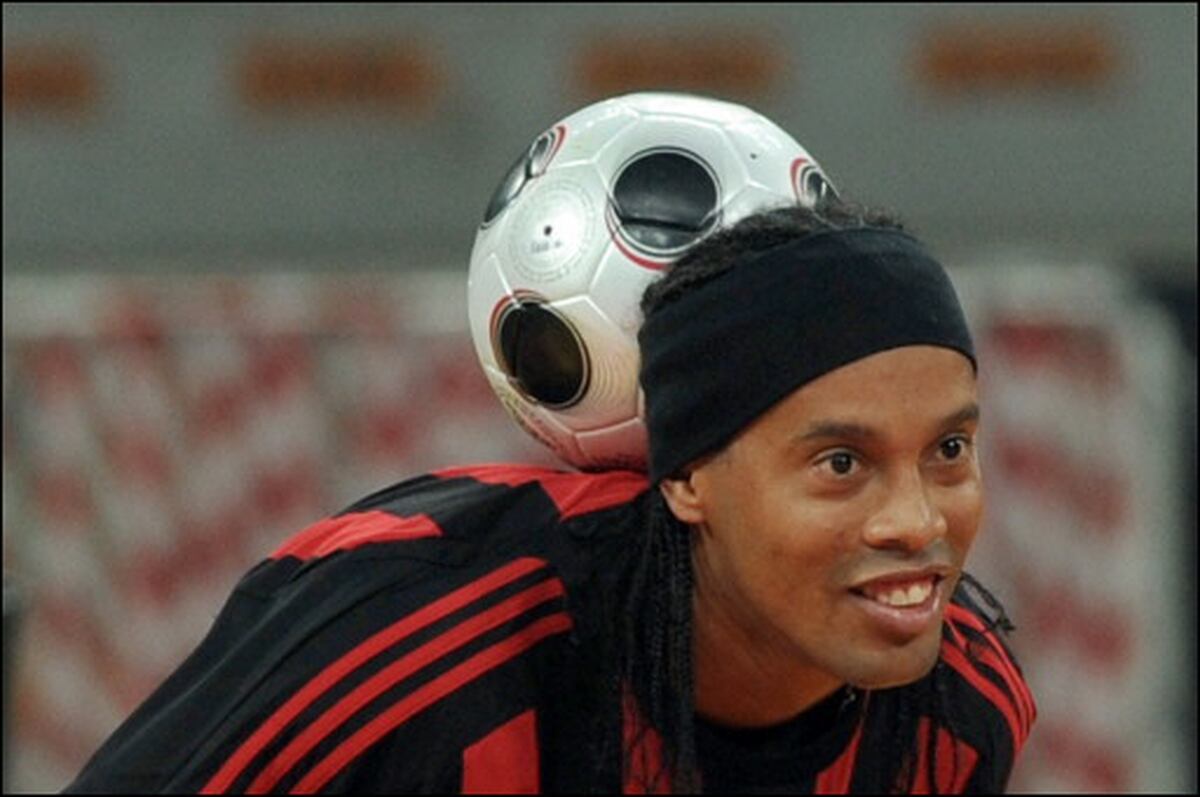 Ronaldinho llevará el número 80 en la camiseta del AC Milán - La Nación